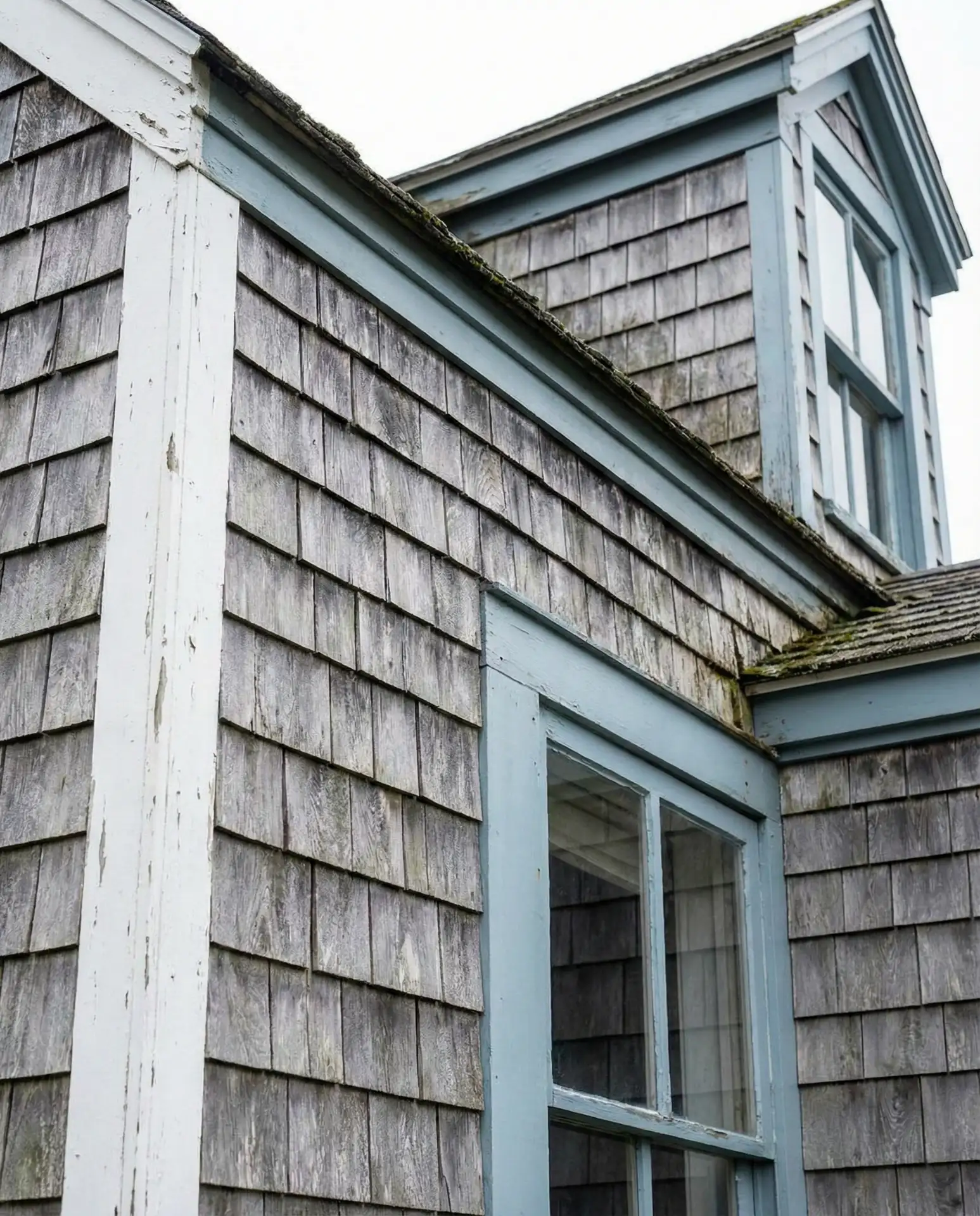 Cape Cod House Exterior 2026: 44 Modern Colors, Designs and Remodel Ideas